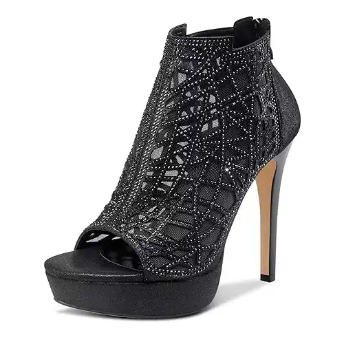 Become Morticia Addams in 4 simple steps: how to slay in style - Tidy ...